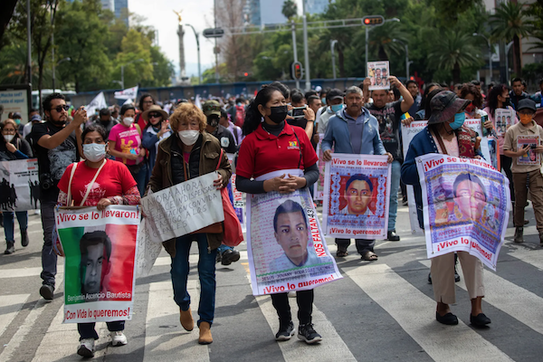 Ocho Militares Relacionados Con El Caso De Ayotzinapa Reciben Formal
